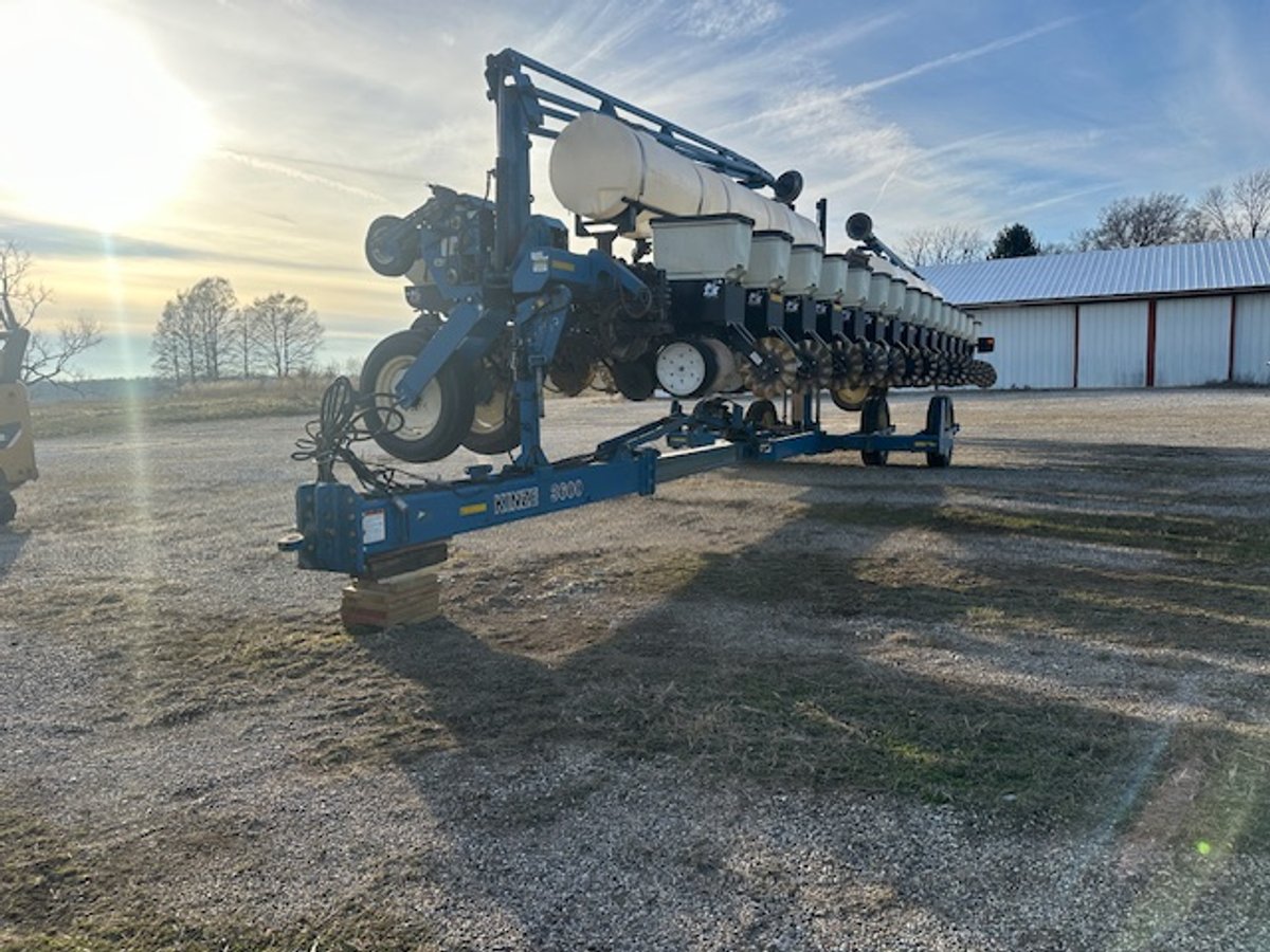 Wilson Auctions | FARM MACHINERY & EQUIPMENT AUCTION